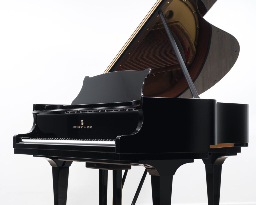 Steinway & Sons Model M Grand Piano - c2005 - Coach House Pianos